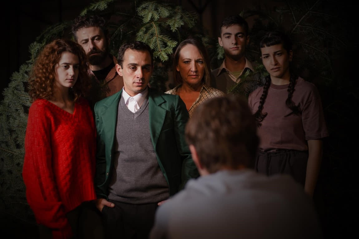 ΤΟ ΤΕΡΑΣ ΕΡΧΕΤΑΙ Βασισμένο στο ομώνυμο μυθιστόρημα του Πάτρικ Νες ...